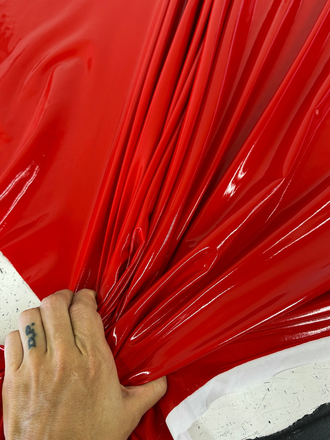 Red Glossy Stretch Patent Leather/Latex – KikiTextiles