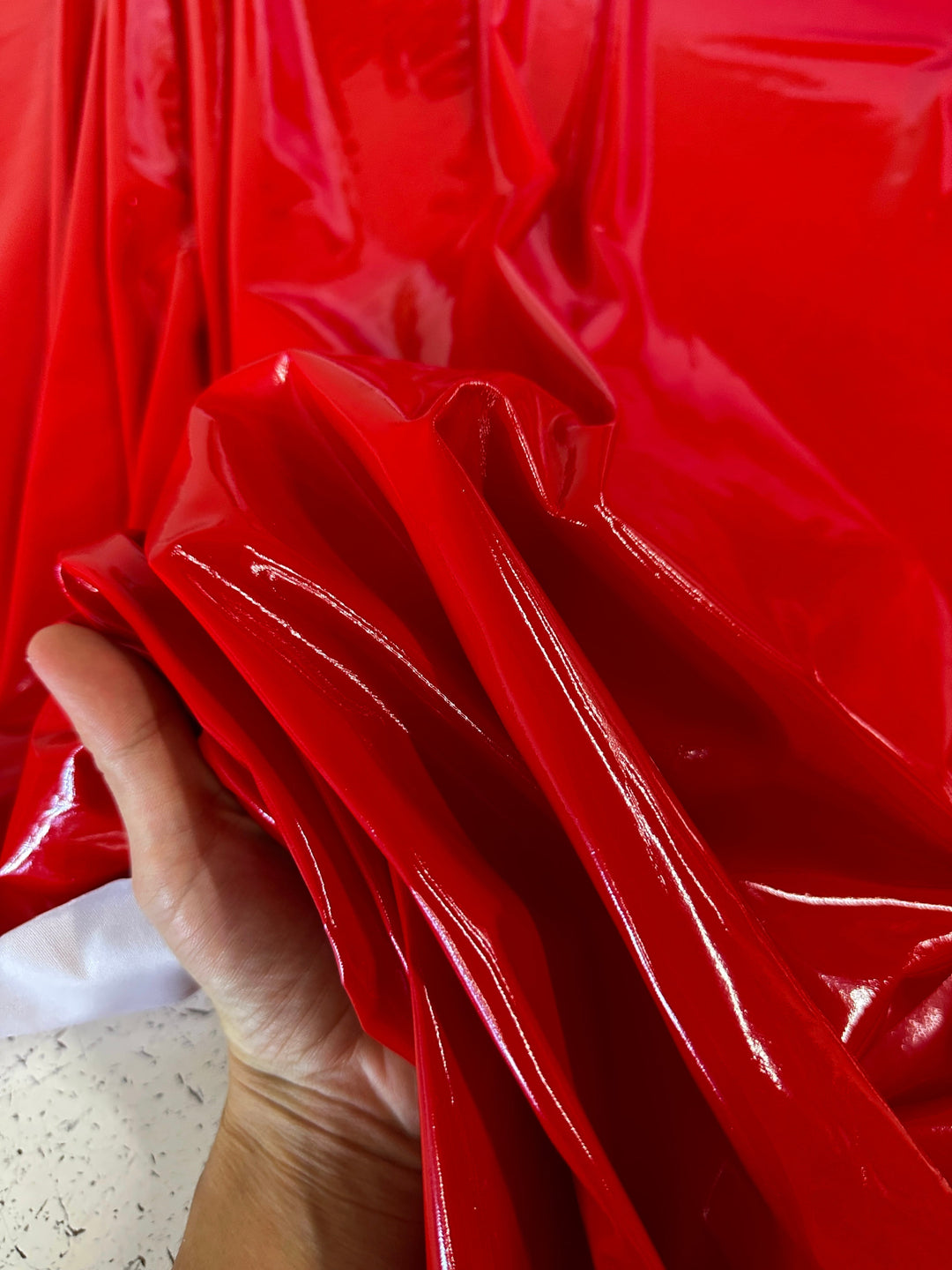 Red Glossy Stretch Patent Leather/Latex – KikiTextiles