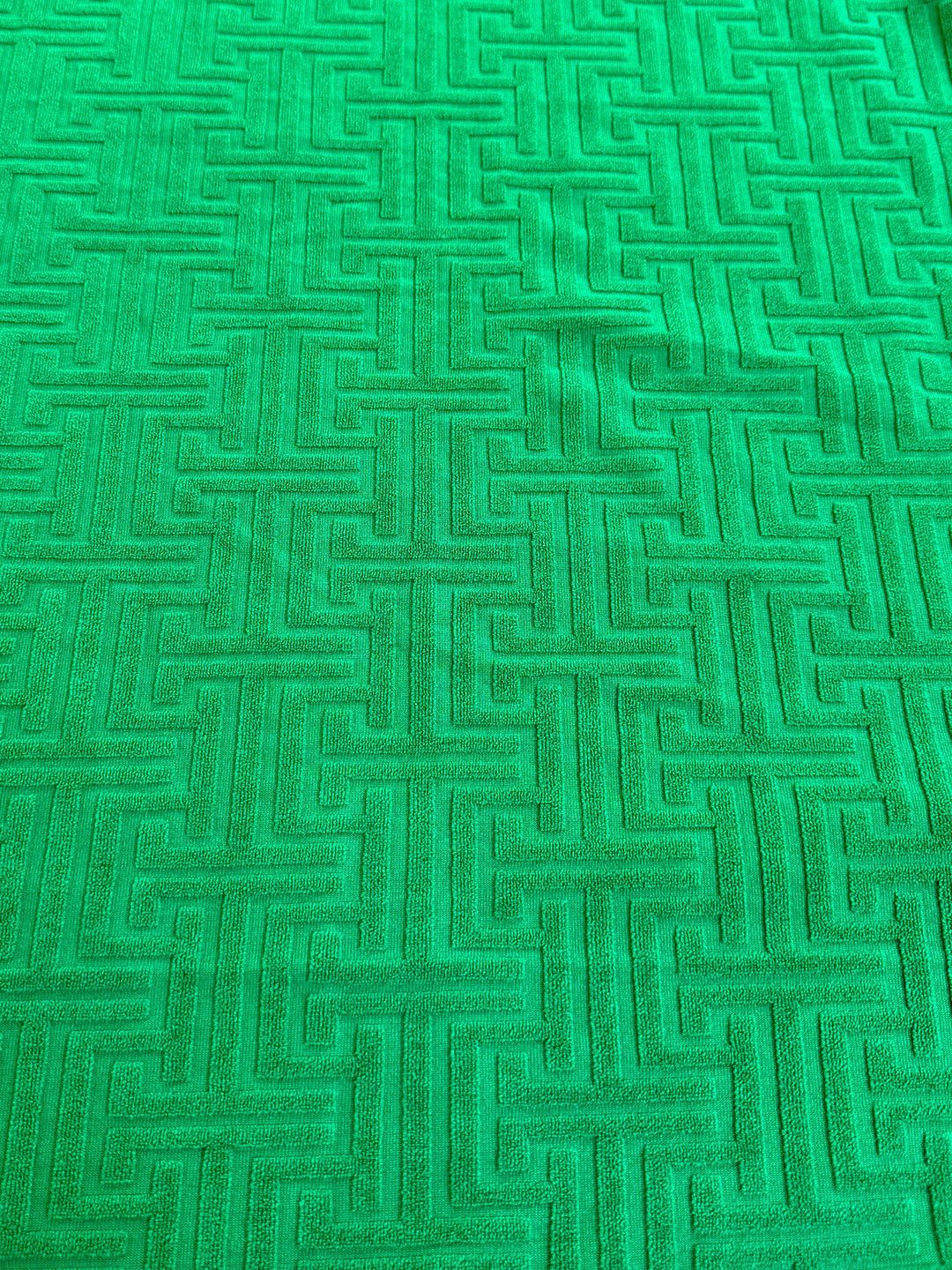 Kelly Green Textured Geometric Pattern Jersey Knit – KikiTextiles