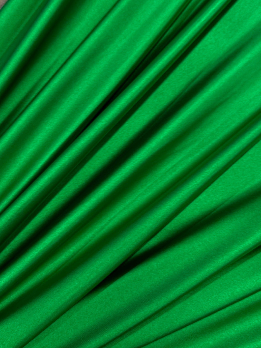 Kelly Green Shiny Nylon Spandex – KikiTextiles