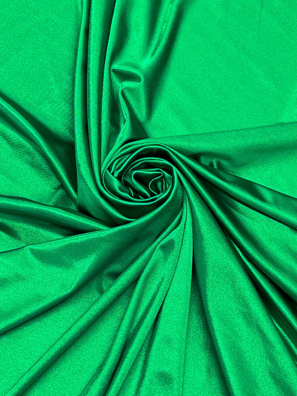 Kelly Green Shiny Nylon Spandex – KikiTextiles