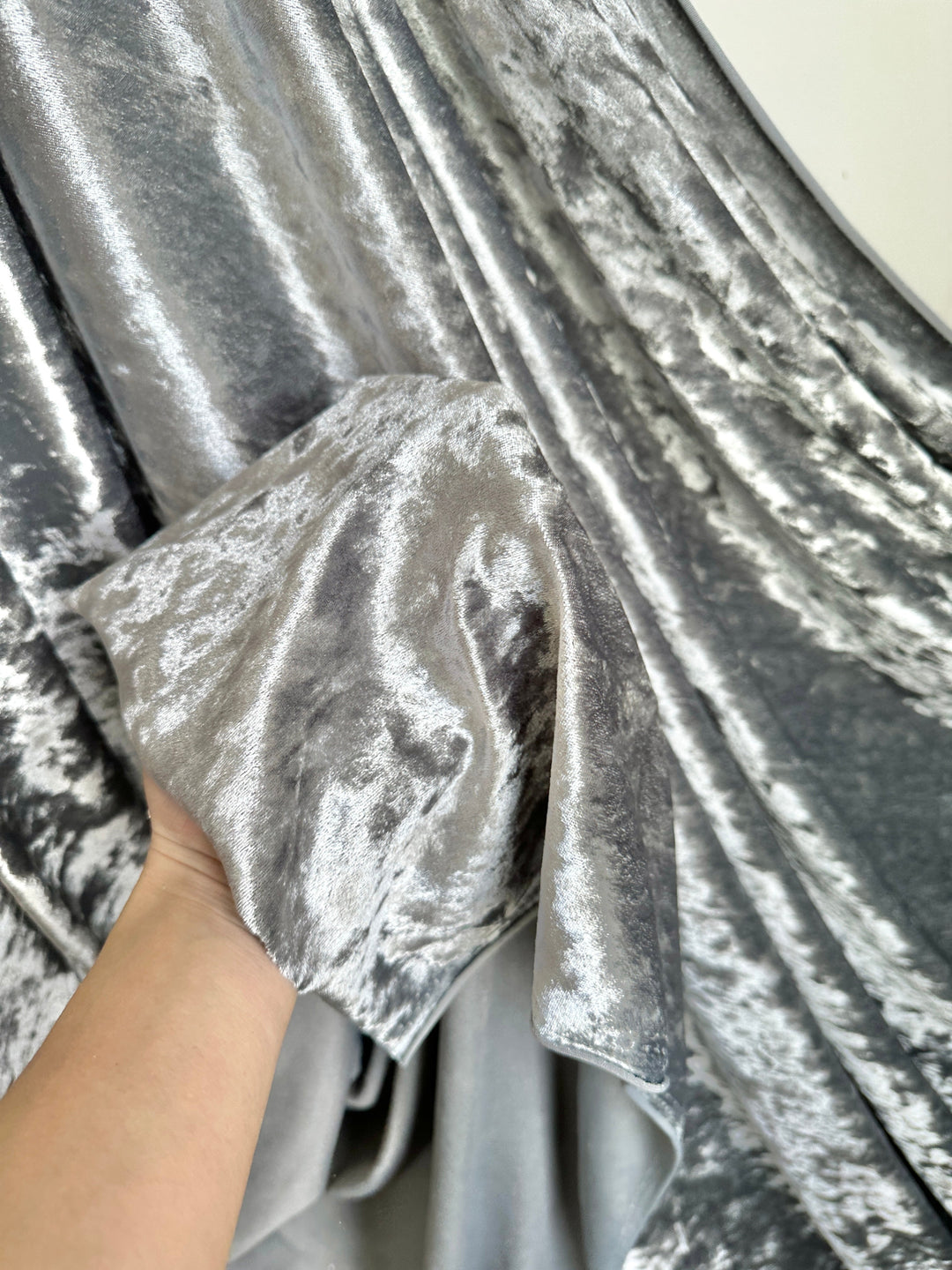 Silver Stretch Crushed Velvet – KikiTextiles